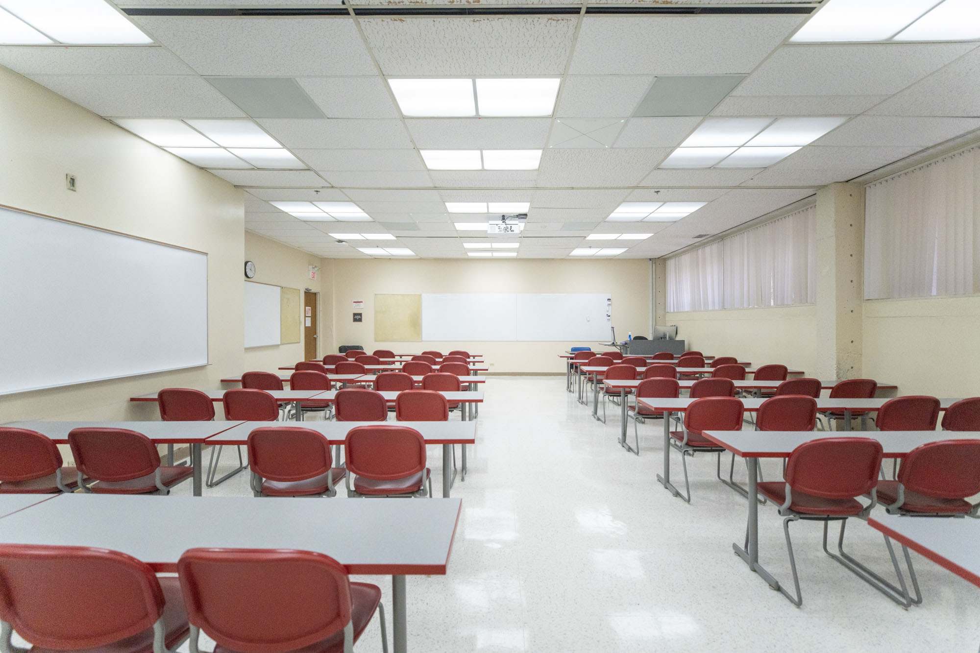 CEB 214 | Classrooms | UNLV Information Technology